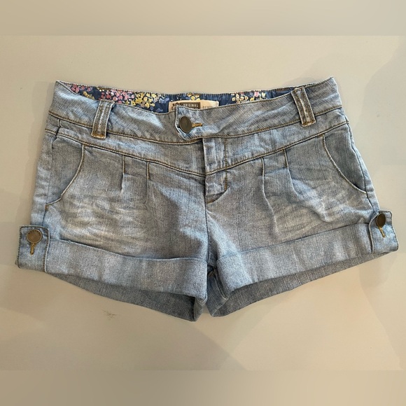 Route 66 | Shorts | Route 66 Vintage Y2k Cuffed Pleated Waist Light Wash Jean Short Shorts 112 ...